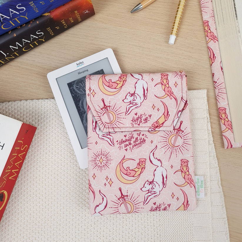 Crescent City padded e-reader sleeve – Charlie and Fox