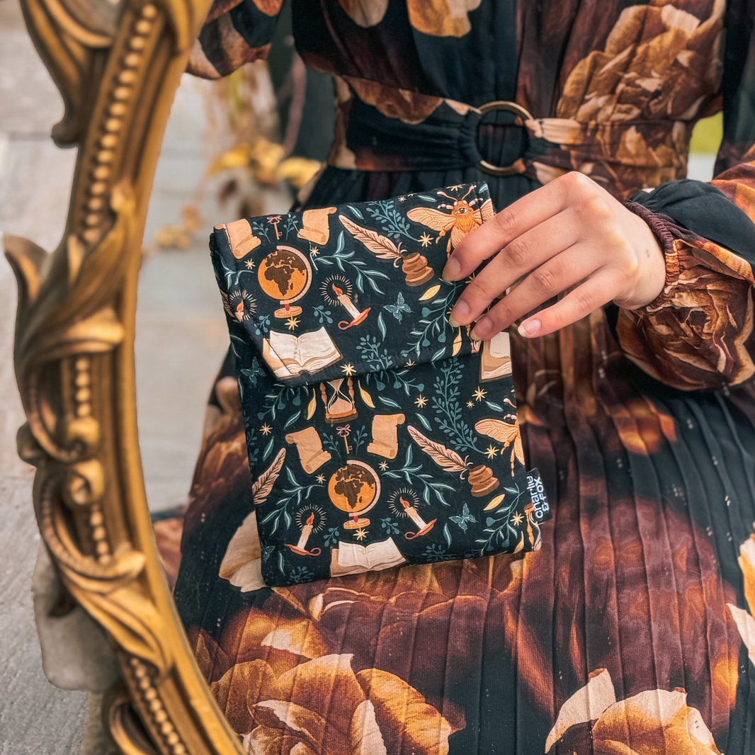 Book lovers – Charlie and Fox