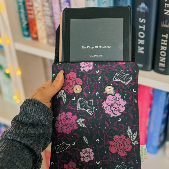 Romantasy padded e-reader sleeve – Charlie and Fox